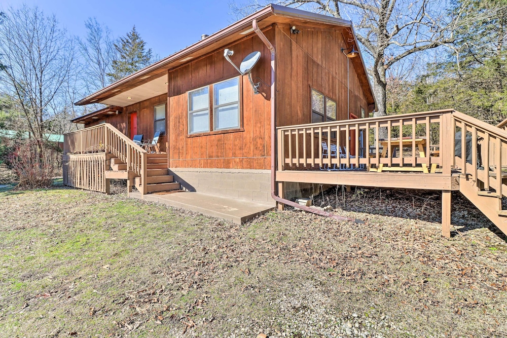 Walk To White River: Home W/ Deck In Flippin! - Mountain Home, AR