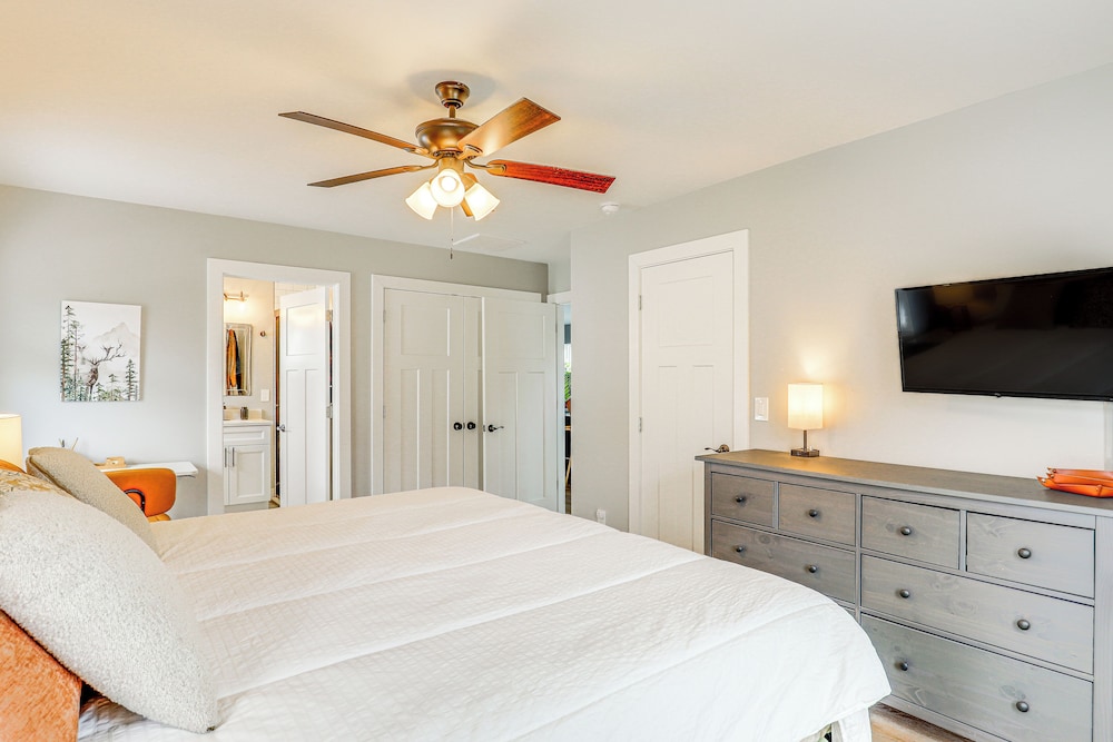 Hot Tub & Fire Pit: Chic Asheville Oasis - Asheville, NC