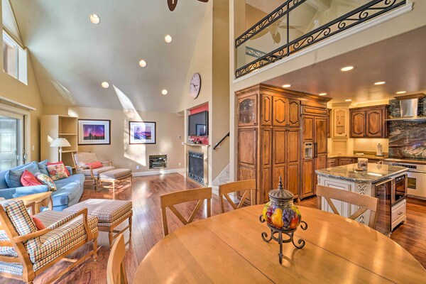 4 Mi To Dtwn Truckee: Tahoe Donner Home W/ Hot Tub - Truckee, CA