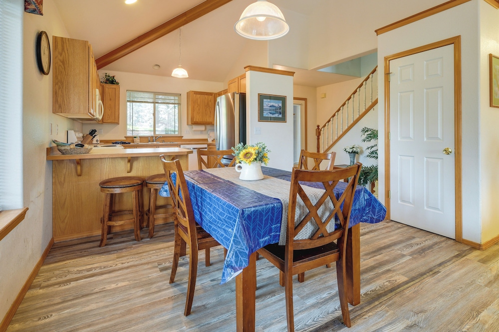 Resort-style Klamath Falls Home, Golf Course View! - Oregon