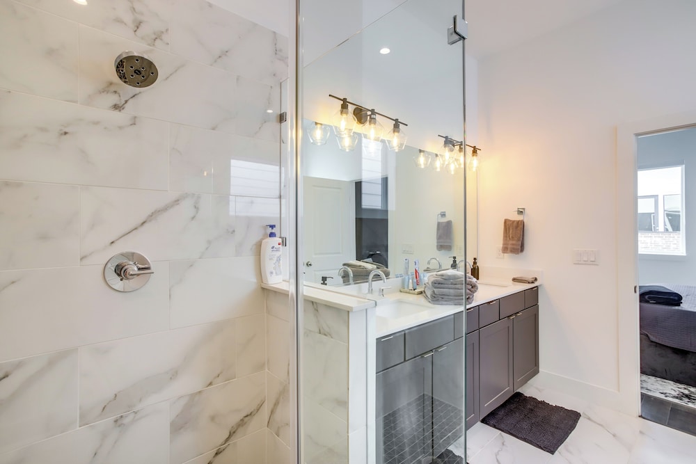 Inviting H-town Home Near Shops & Golf Courses! - Houston, TX