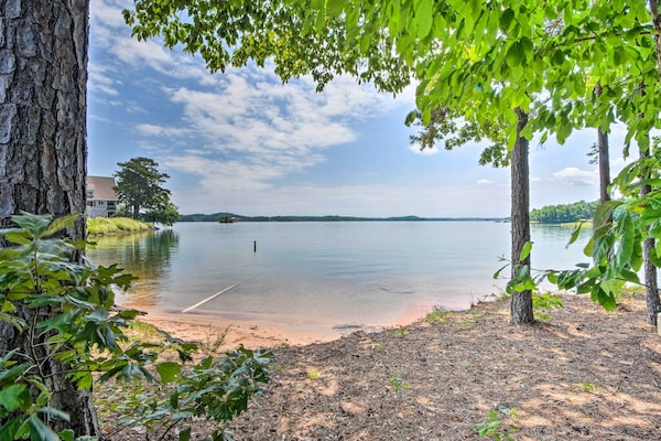 Resort-style Condo W/ Balcony On Lake Keowee - South Carolina