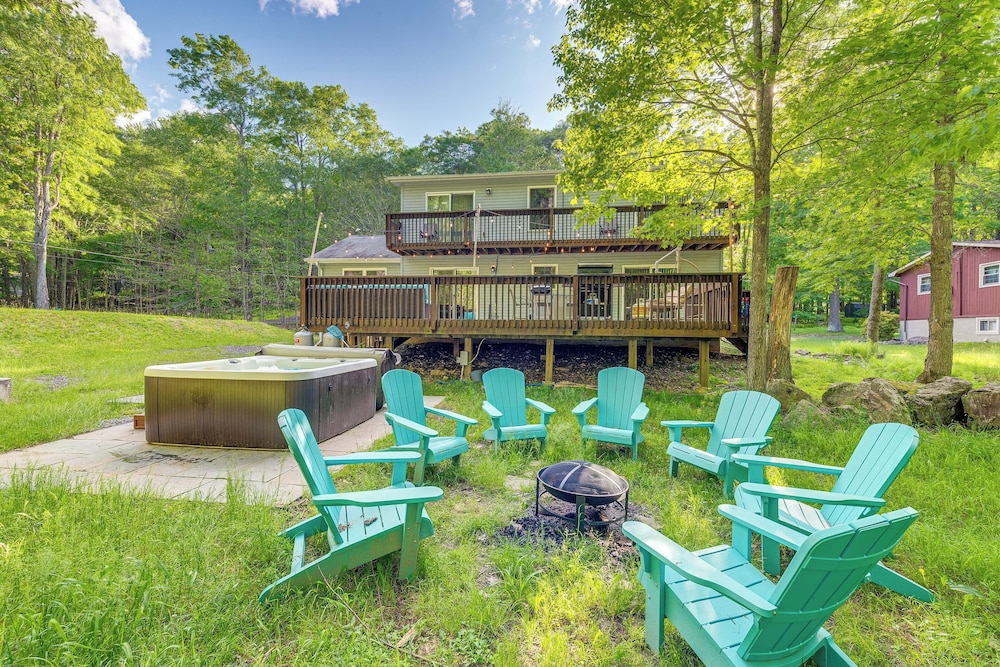 Pet-friendly Pocono Lake Oasis W/ Game Room! - Lake Harmony, PA