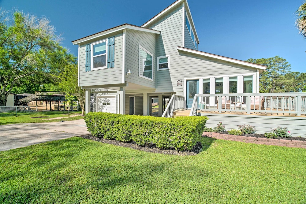 Bright Home W/ Dock On Lake Conroe! - Lake Conroe, TX