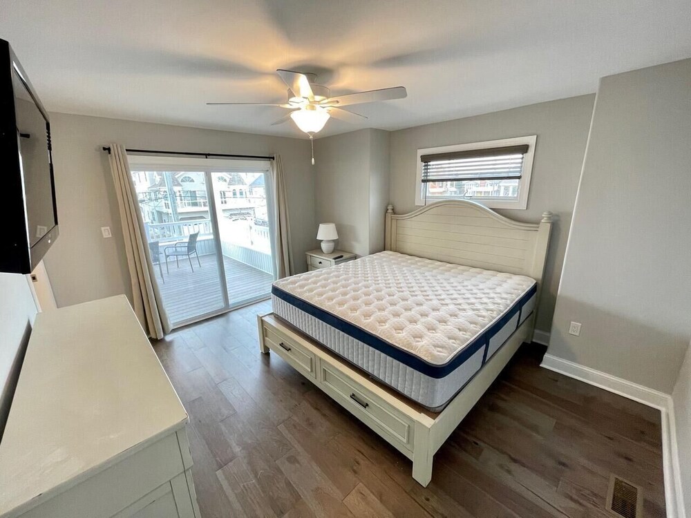 SEA ISLE POOL - 6 Bedroom TownHouse with ELEVATOR/POOL in Townsends ...