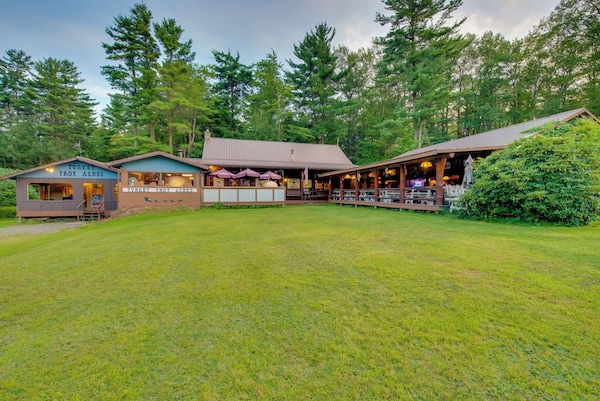 Handcrafted Log Cabin In Candor: Group Getaway! - Berkshire, NY
