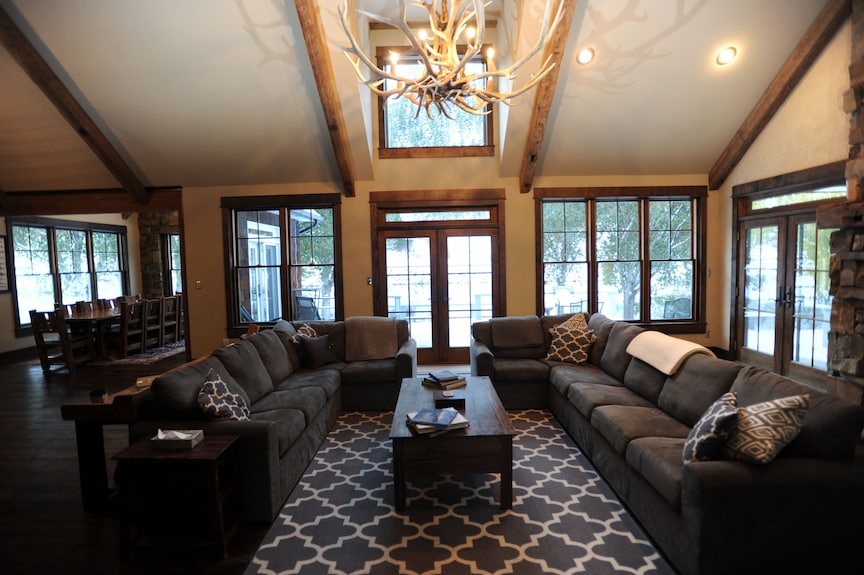 High End Lodging For Medium To Large Groups In The Canyon Of The Missouri River! - Montana