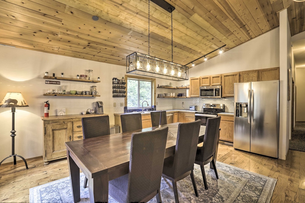 Game Room: Mountain Chalet 5 Mi To Donner Lake - Lake Tahoe