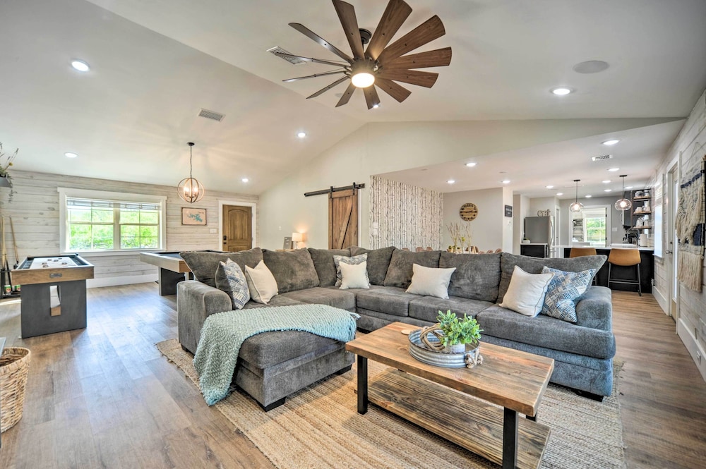 Gorgeous Cabin W/ Pergolas, Walk To River! - Wimberley, TX