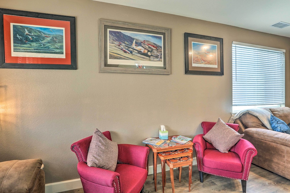 Air Racing Decor, Hot Tub: Sparks Home! - Sparks, NV