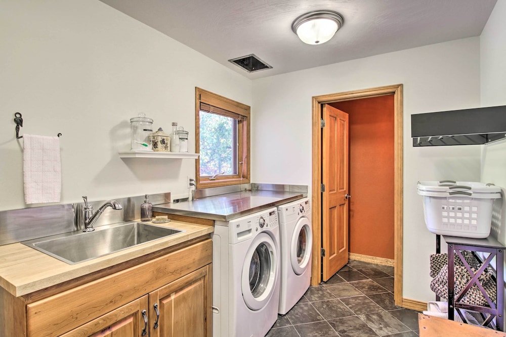 Large Home W/ Patio & Yard, 2 Mi To Downtown - Bozeman, MT