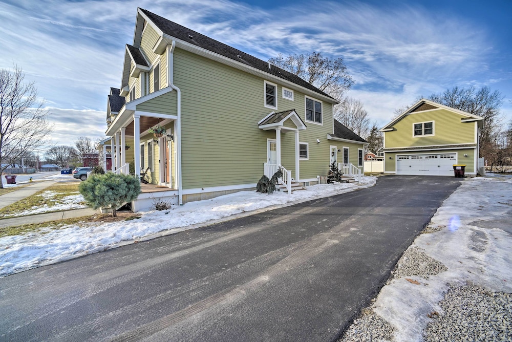 Stunning House W/ Deck, Game Room & Home Gym! - Saratoga Springs, NY
