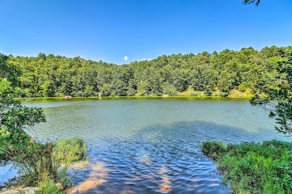 Lakefront Family Escape W/ Fire Pit & 2 Decks! - Heber Springs, AR