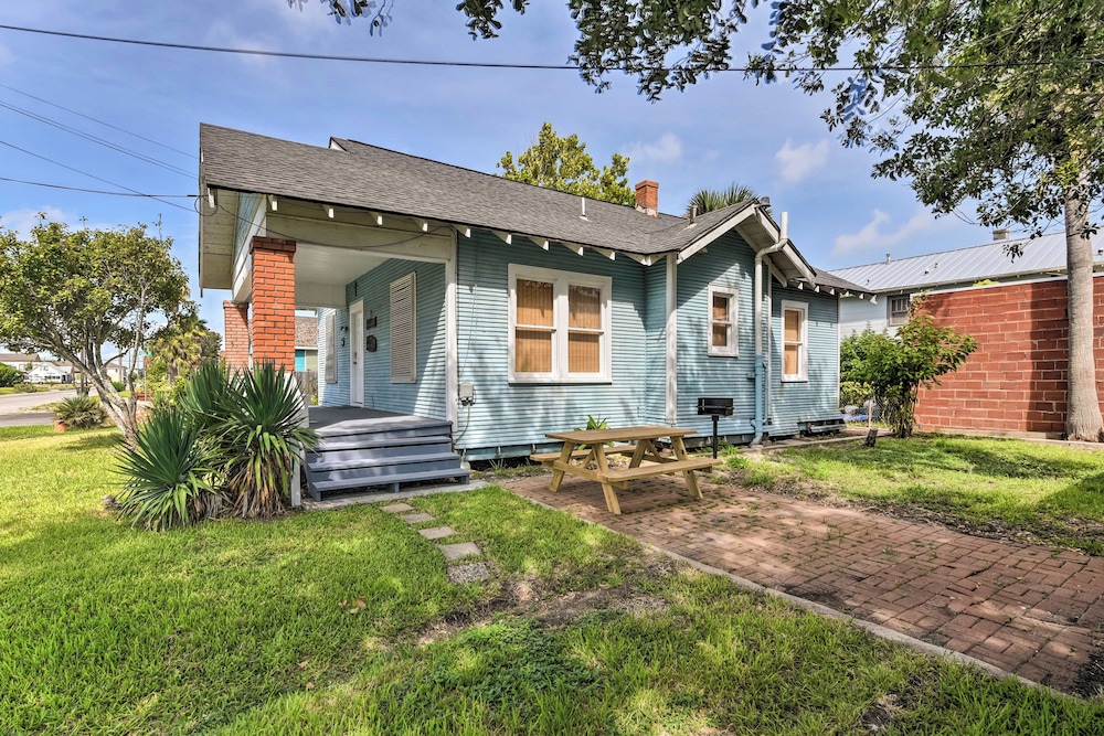 2 Mi To Beach & Seawall: Quaint Home In Galveston! - Galveston