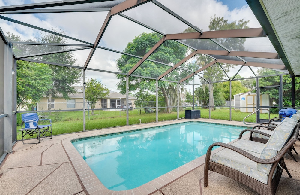 Spring Hill Retreat W/ Heated Pool & 4-in-1 Grill - Spring Hill, FL