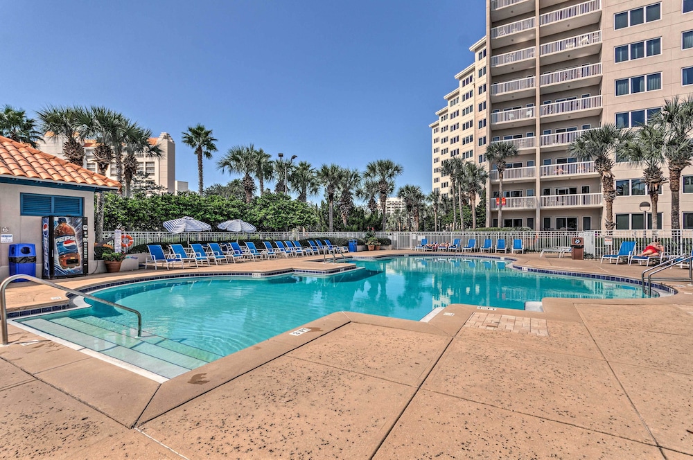 Classy Resort Condo W/ Balcony: Walk To Beach - Miramar Beach, FL