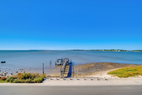 Oceanfront Oasis In Cedar Key W/ 2 Balconies! - Cedar Key, FL