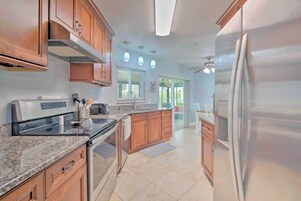 Casa (2 Bedrooms) | Cozinha privada | Micro-ondas, fogão, cooktop, lava-louças