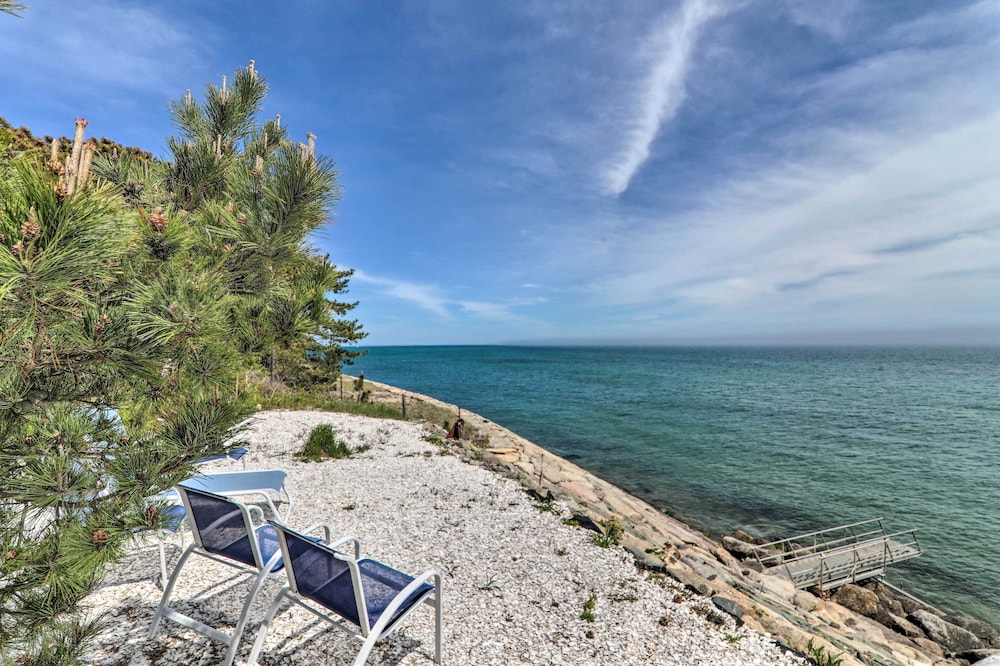Serene Cape Cod Escape W/ Private Ocean Overlook! - Mashpee, MA