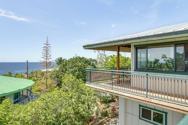 Walk To Beach! Big Island Bungalow W/ Ocean View - Hawaii