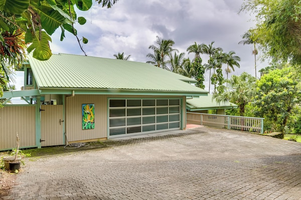 Hilo Home W/ Private Deck + Stunning Ocean Views! - Hilo, HI
