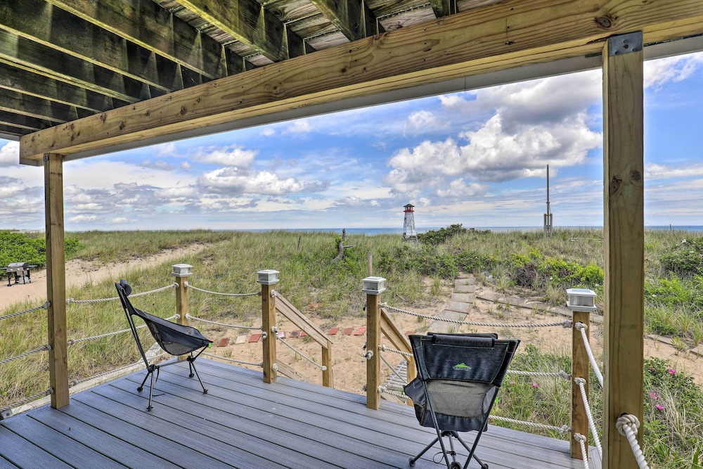 Charming Oceanfront Home On Salisbury Beach - Salisbury Beach