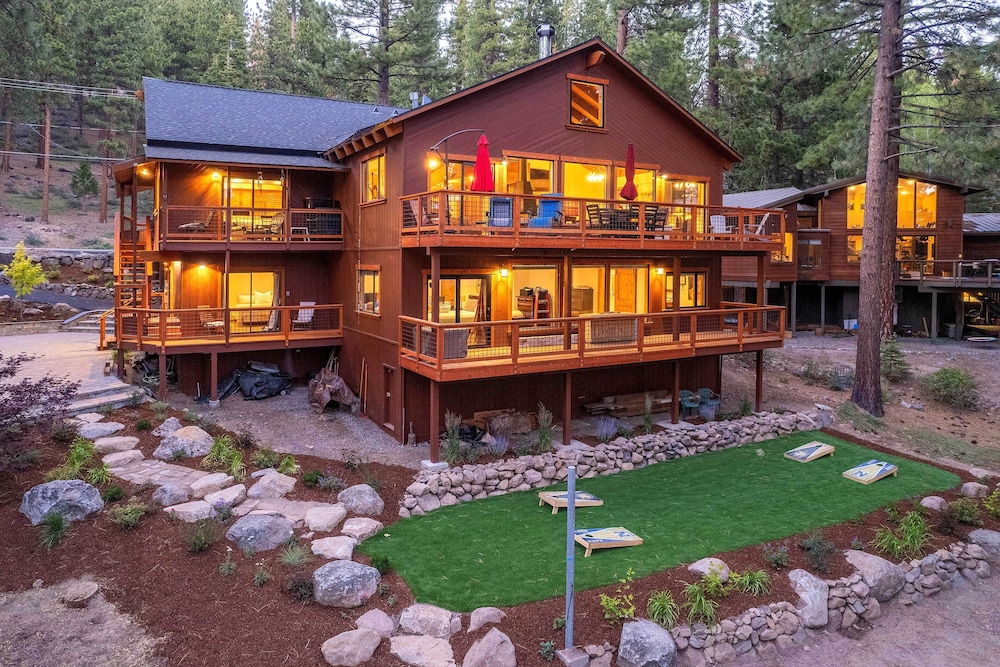 2 Mi To Beach: Expansive Tahoe Escape W/ Hot Tub! - Carson City, NV
