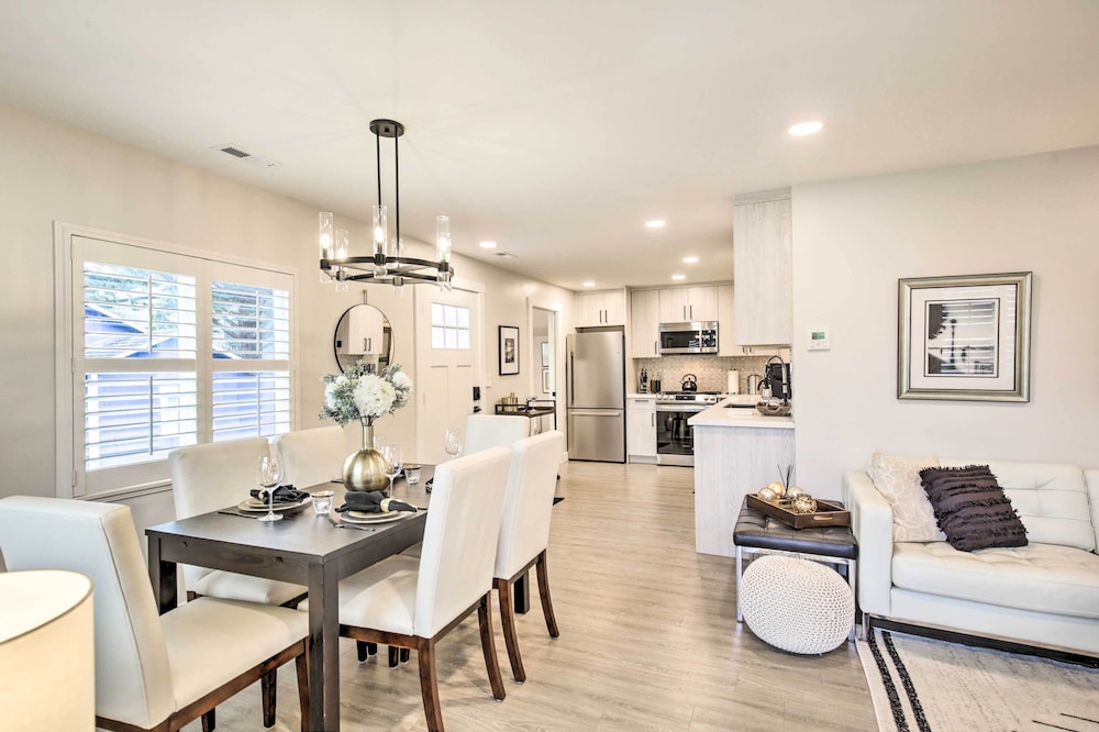 Chic Lincoln City Retreat On Oregon Coast - Lincoln City, OR