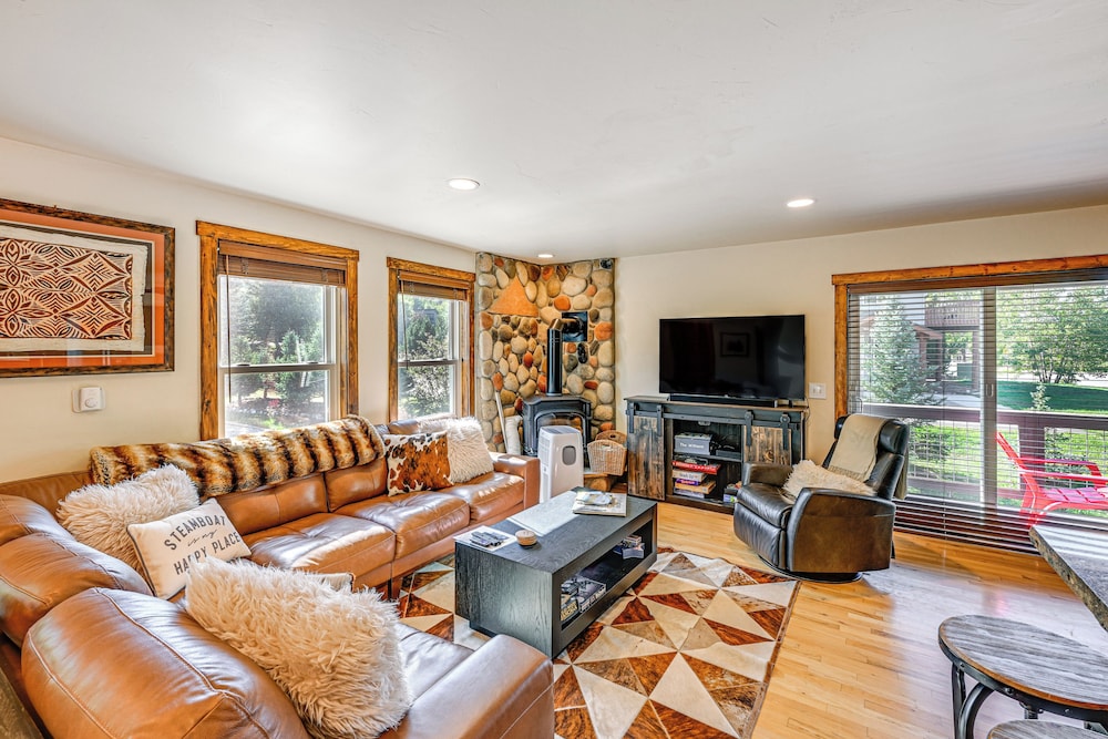 Duplex In Quiet Family Neighborhood 1 Mi To Skiing - Oak Creek, CO