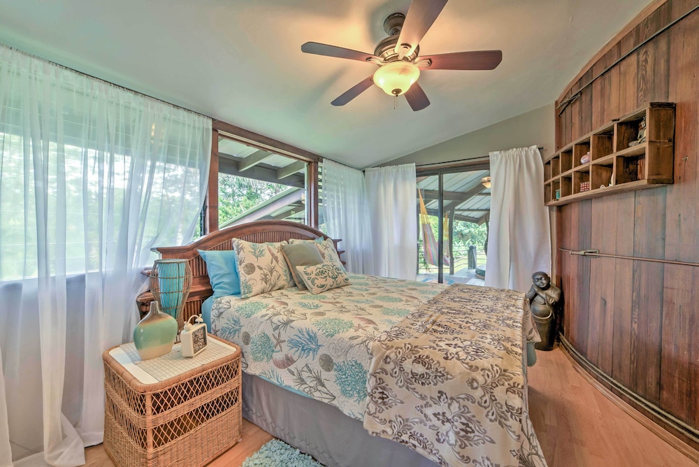 Tropical Cabana W/ Deck, Hot Tub & Lush Scenery! - Hawaii