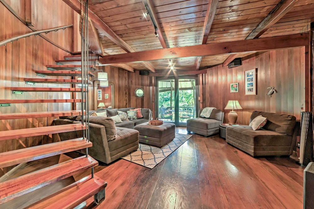 Tropical Cabana W/ Deck, Hot Tub & Lush Scenery! - Hawaii