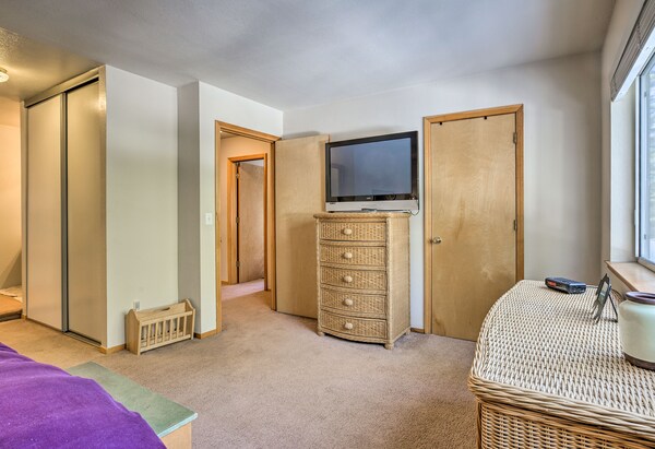 Cabin < 2 Mi To Tahoe Donner Downhill Ski Resort - Truckee, CA