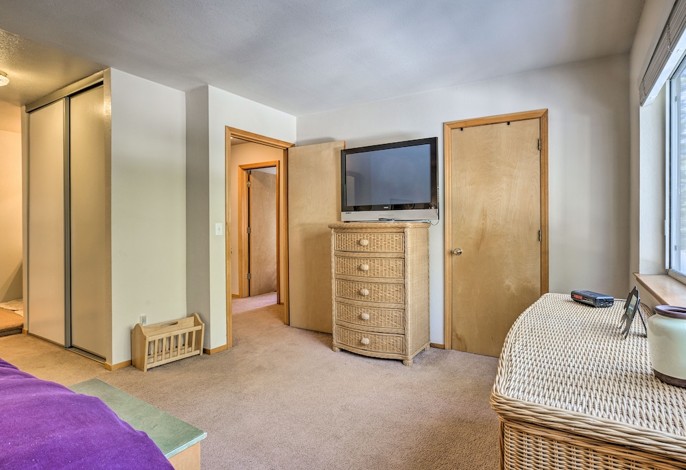 Cabin < 2 Mi To Tahoe Donner Downhill Ski Resort - Truckee, CA