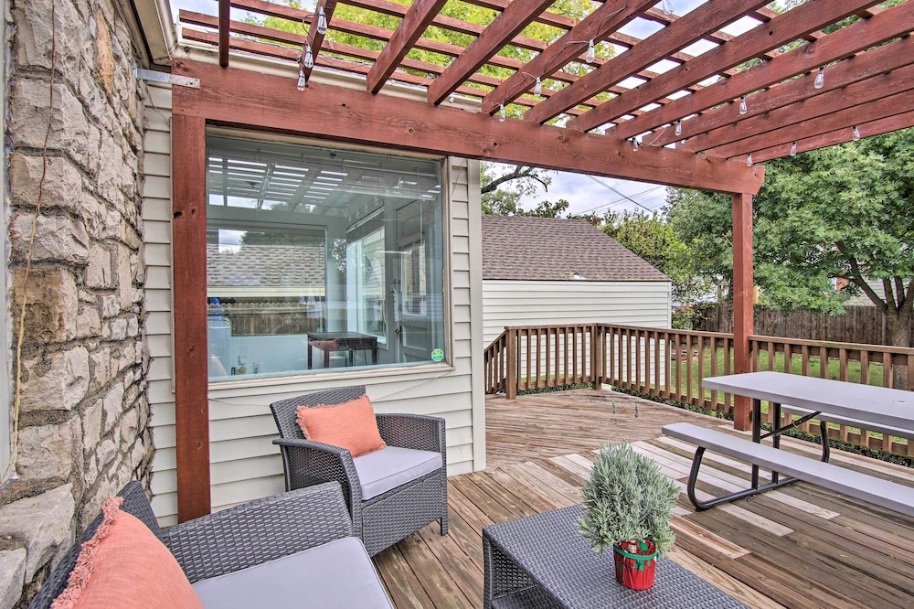 Charming Tulsa Bungalow W/ Furnished Deck! - Tulsa, OK