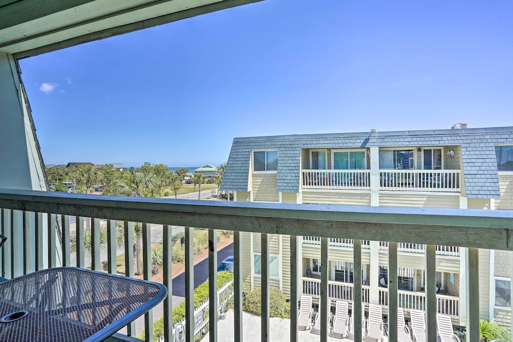 Isle Of Palms Condo W/ Pool Access Walk To Beach! - Charleston, SC