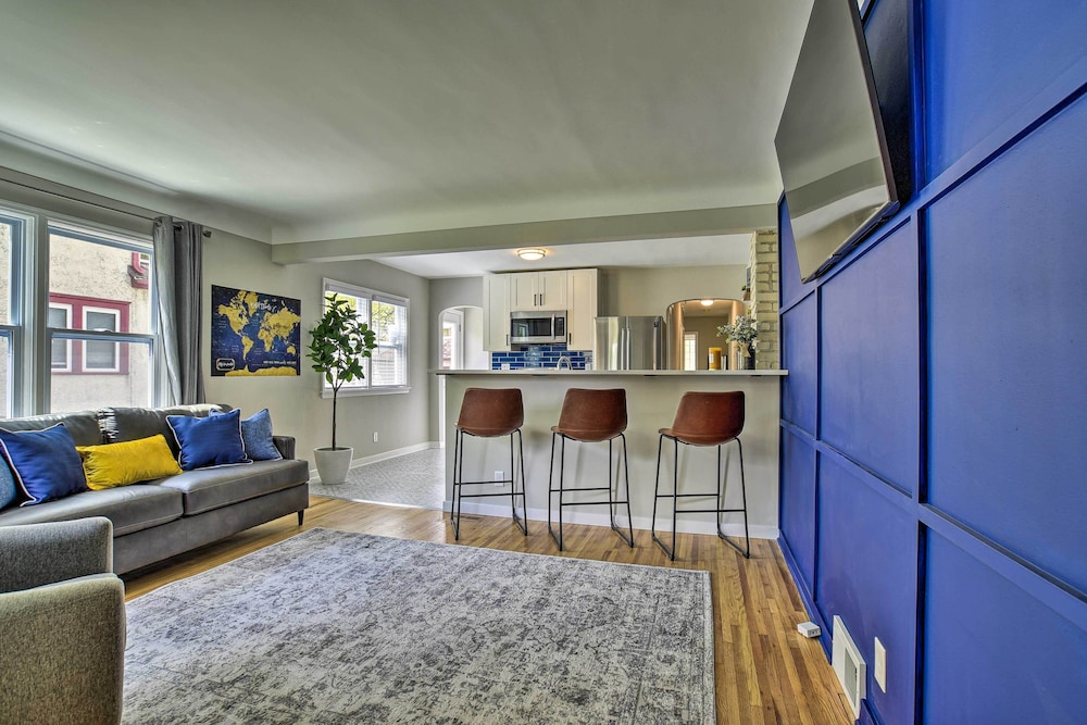 Cozy Home: Wifi, Parking, 5 Mi To Dtwn Mpls! - Minneapolis, MN