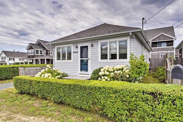 Idyllic Newport Area Cottage - Walk To First Beach - Newport, RI