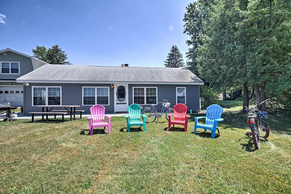 'Willow Point' ~ Lake Champlain House W/ 2 Kayaks! - Vermont