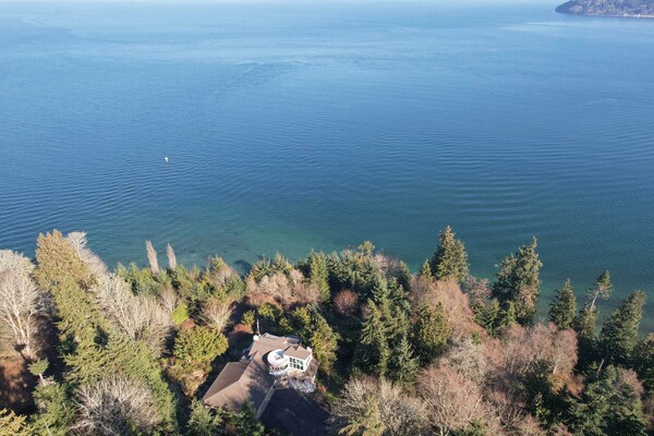 Unique Port Ludlow Home W/ 3 Decks & Hot Tub! - Port Ludlow, WA