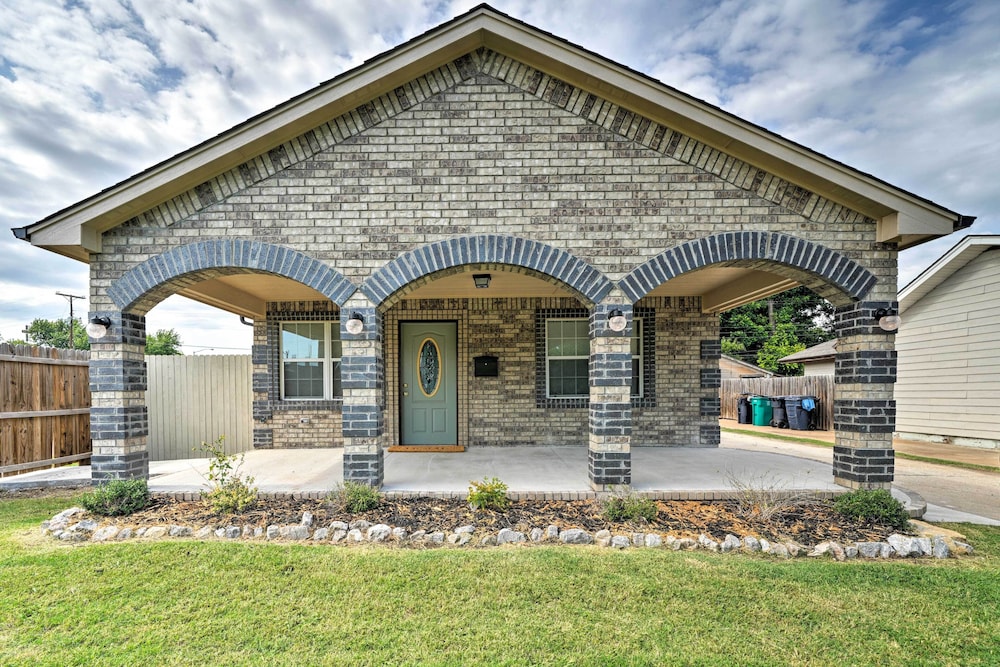 Oklahoma City Home W/ Yard - 5 Mi To Downtown! - Yukon, OK