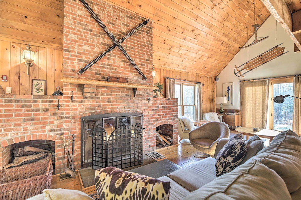Upscale Montgomery Cabin, Near Jay Peak Resort! - Lake Carmi State Park, Franklin