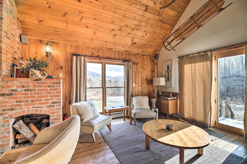 Upscale Montgomery Cabin, Near Jay Peak Resort! - Jay, VT