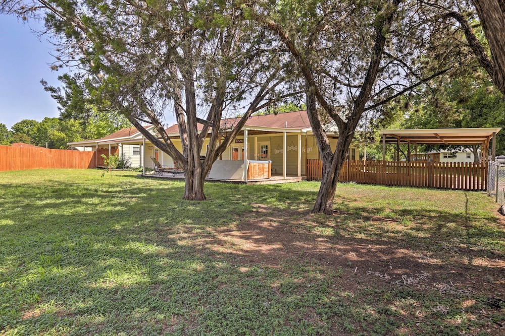 Charming Lake Retreat W/ Patio & Boat Parking! - Wimberley, TX