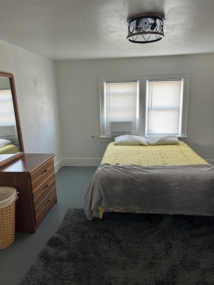 Captain Whittaker’s House - Prime Location In The Heart Of Downtown New Buffalo - New Buffalo, MI