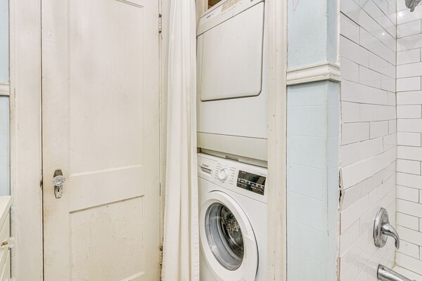 Pet-friendly Galveston Bungalow, 1/2 Mi To Beach! - Galveston