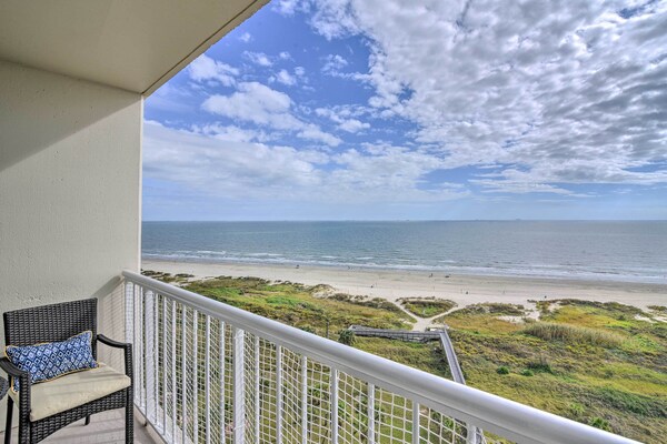 Heated Pool + Gulf View: Galvestonian Resort Condo - 