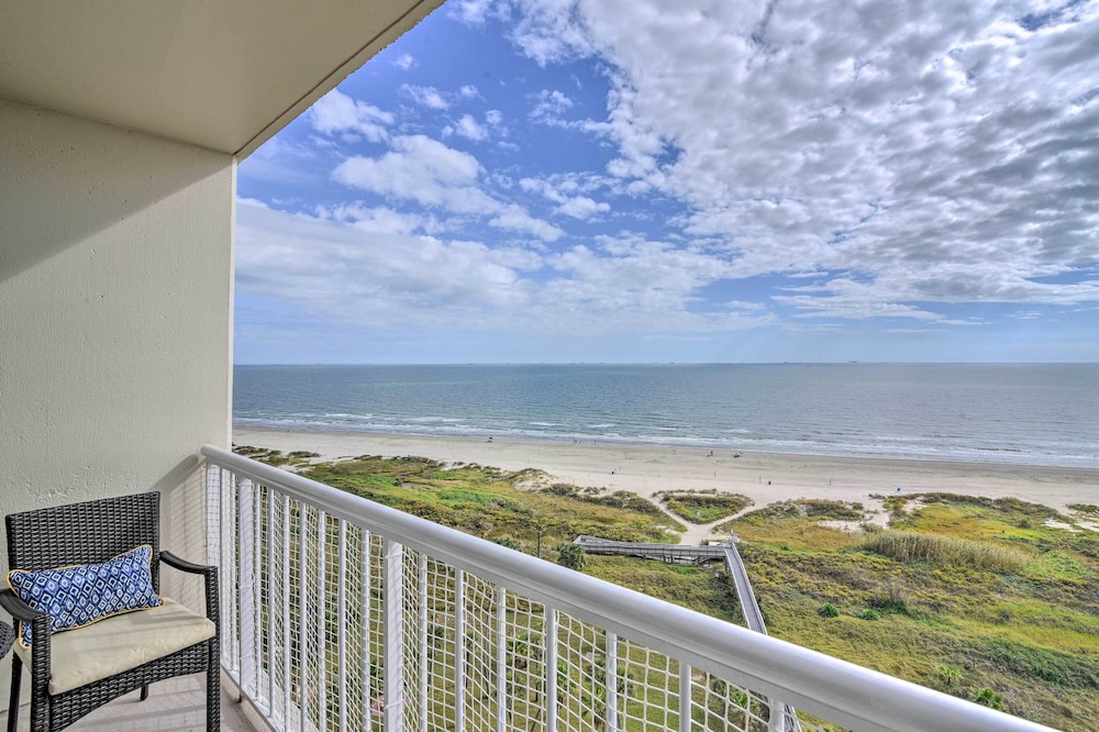 Heated Pool + Beach View: Galveston Resort Condo! - Texas City, TX