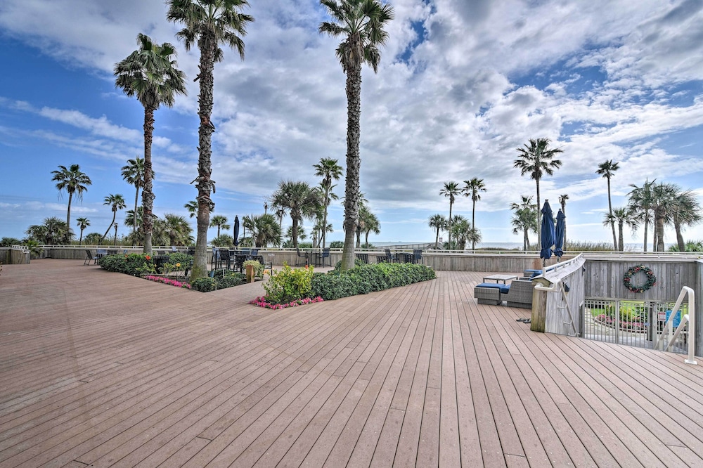 Heated Pool + Beach View: Galveston Resort Condo! - Texas City, TX