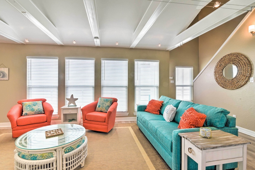 Beachfront Galveston Oasis: Balconies, Ocean View! - Galveston, TX