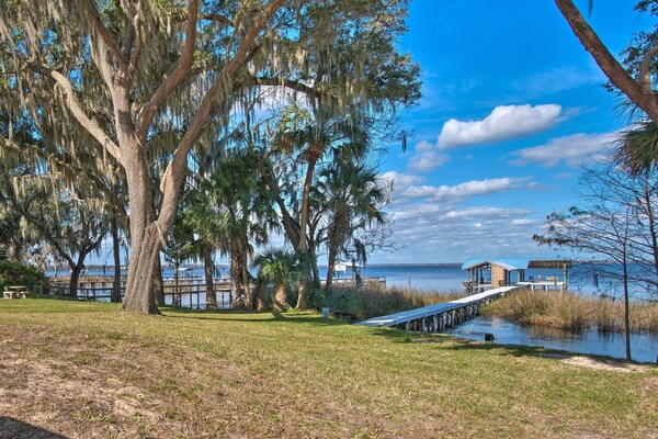 2 Living Rooms: Crescent City Home - Crescent City, FL